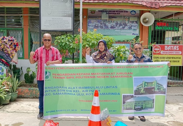Atasi Kemacetan dan Kecelakaan, Polnes Bantu Alat Rambu Lalu Lintas di ... Atasi Kemacetan dan Kecelakaan, Polnes Bantu Alat Rambu Lalu Lintas di ...