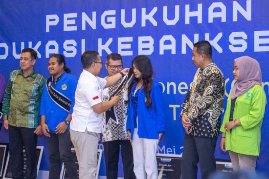 Melalui Program Sosial Bank Indonesia Kpw Bi Kaltim Serahkan Beasiswa